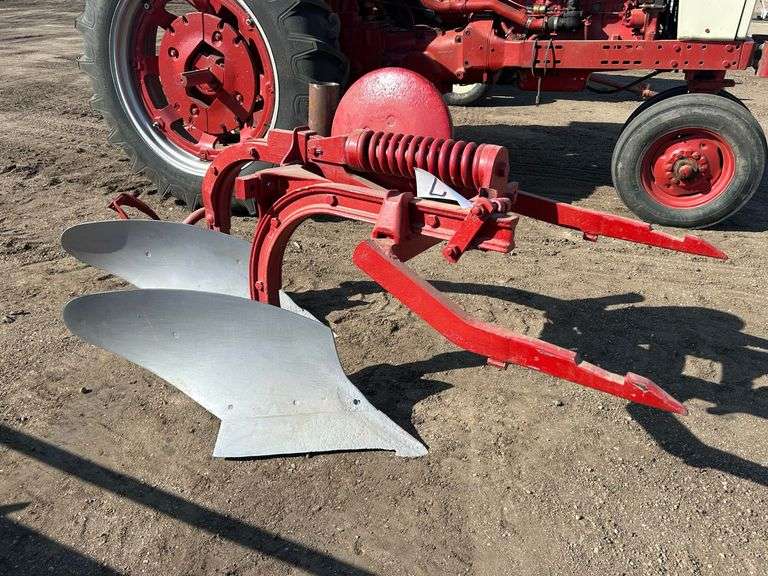 International Two Point Quick Hitch 2-Bottomed Plow - Creamer Auction