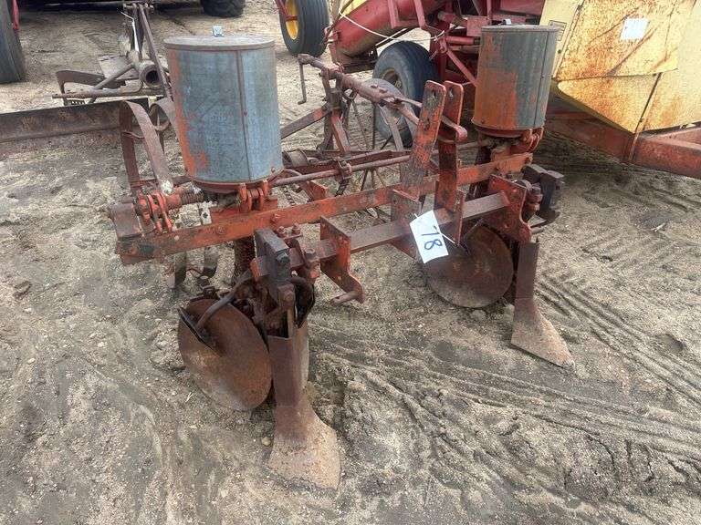 3 Point 2 Row Planter - Creamer Auction