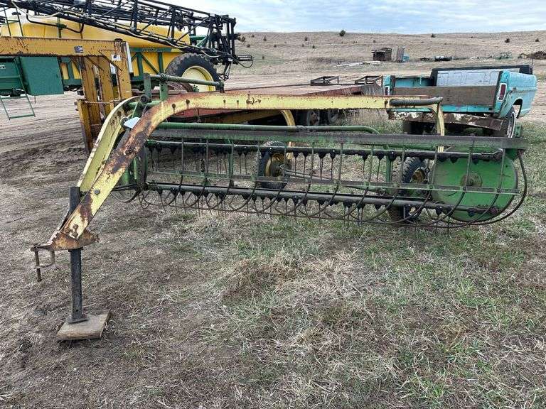 John Deere 896A Rake - Creamer Auction