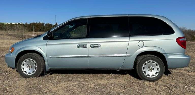 2002 Chrysler Town and Country Minivan - Creamer Auction