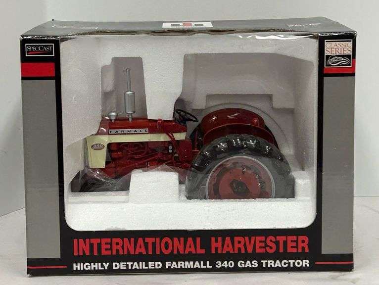 IH Farmall 340 Gas Tractor - Spec Cast 1/16 Scale - Creamer Auction