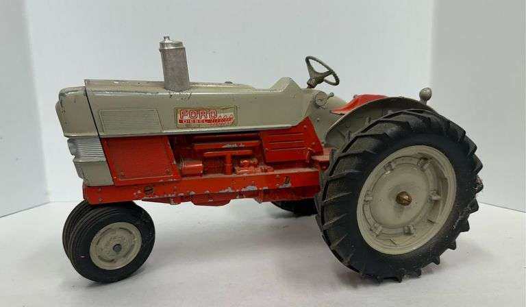 Ford 6000 Diesel Tractor - Creamer Auction