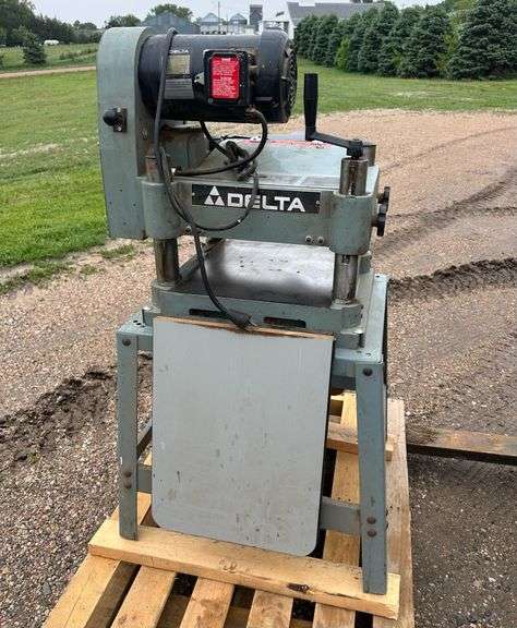 Delta 22-660 Wood Planer - Creamer Auction
