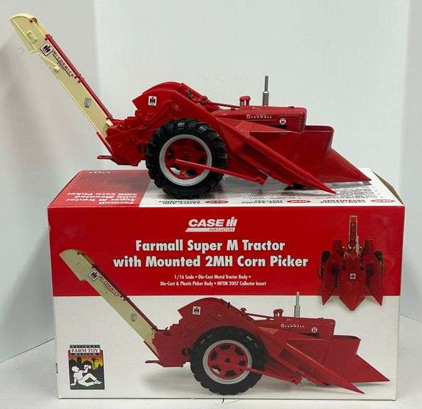 Farmall Super M Tractor with Mounted Corn Picker - ERTL 1/16 Scale ...