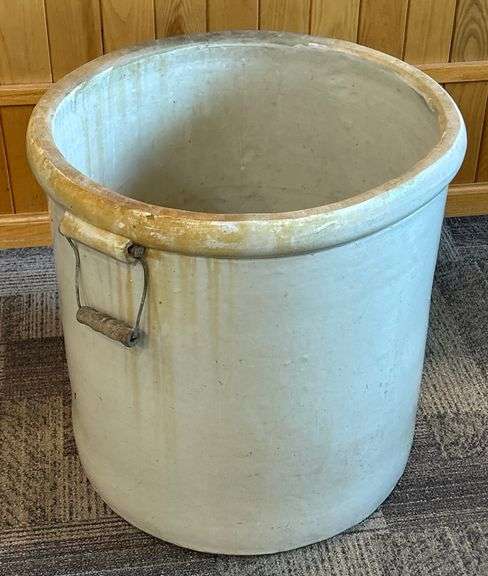 20 Gallon Red Wing Stoneware Open Crock - Creamer Auction