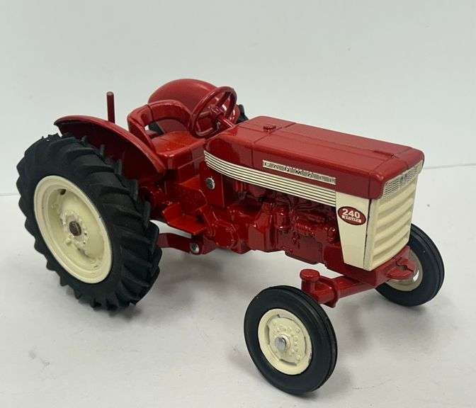 IH Farmall 240 Utility Tractor - 1/16 Scale - Creamer Auction