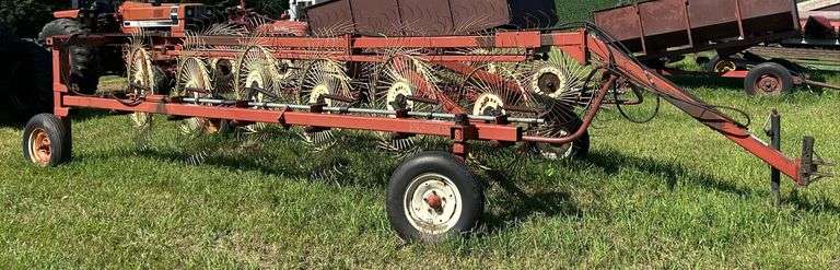 Hesston 3983 - 12 Wheel Hay Rake - Creamer Auction