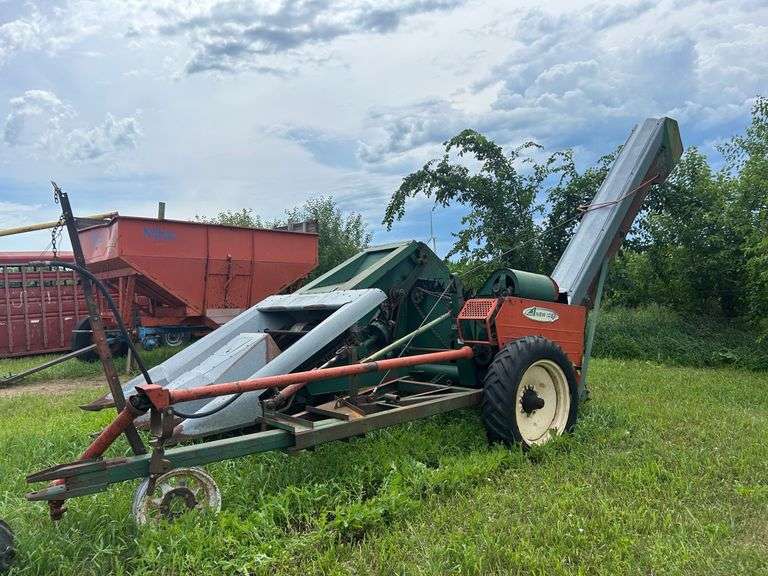 New Idea 324 - 2 Row Corn Picker - Creamer Auction
