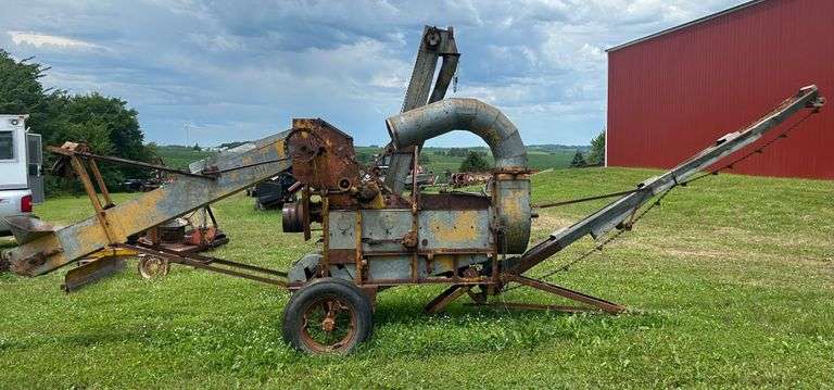 Minneapolis Moline Model “D” Corn Sheller - Creamer Auction