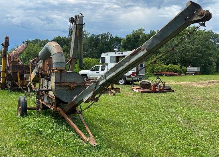 Minneapolis Moline Model “D” Corn Sheller - Creamer Auction