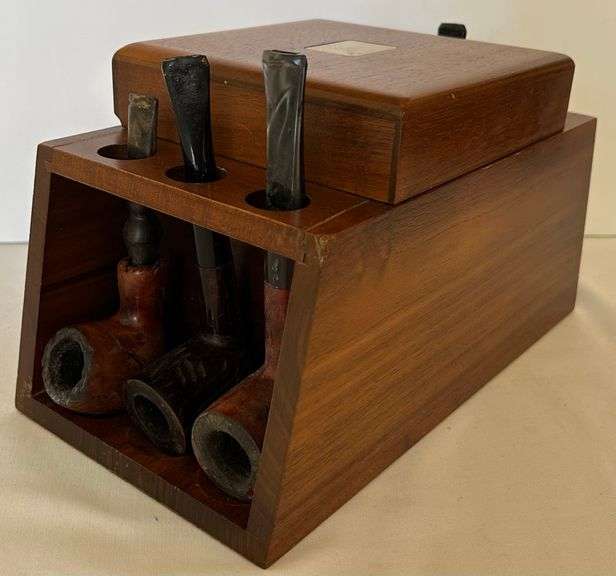 Wooden Table Top Pipe Holder & Miscellaneous Pipes - Creamer Auction