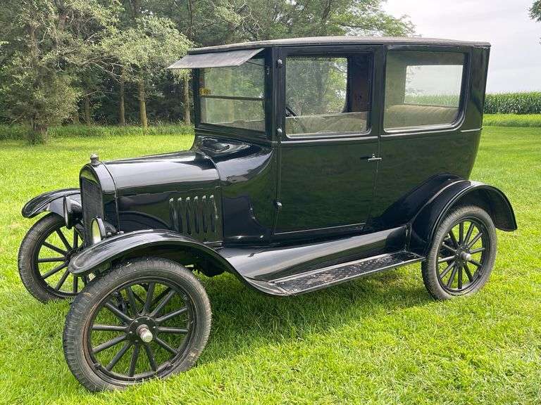 1924 Ford Model “T” Car - Creamer Auction