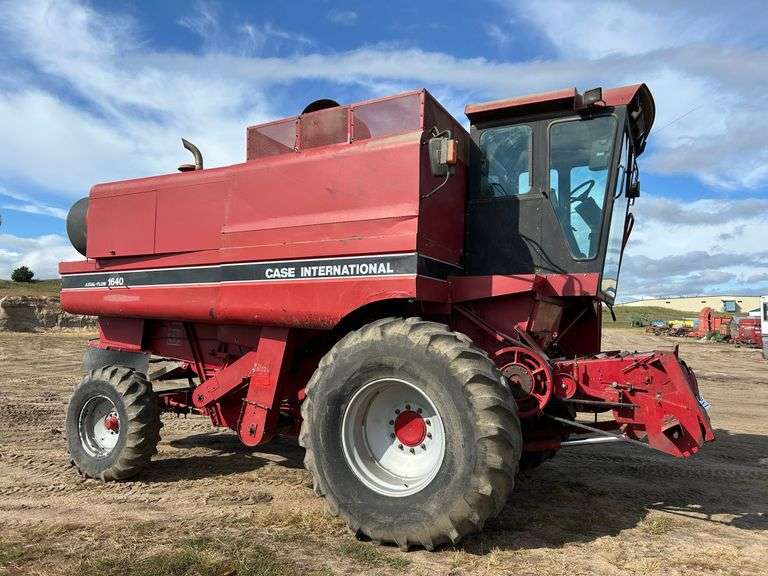 Case IH 1640 Axial-Flow Combine - Creamer Auction