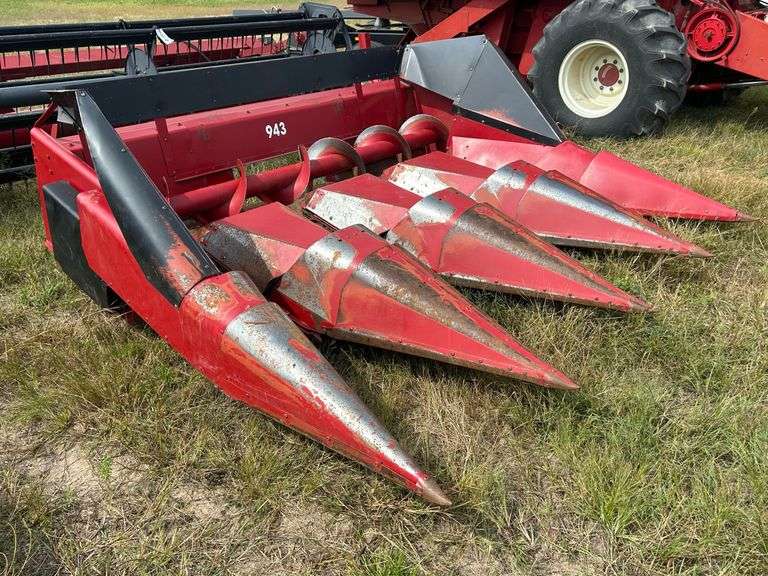 IH 944 4-Row Corn Head - CONVERTED TO 4 Row 30" - Creamer Auction