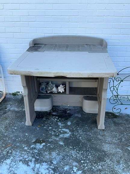 Step 2 Garden Table, Measures 36”D x 36”W x 34”T as Shown in Pictures ...