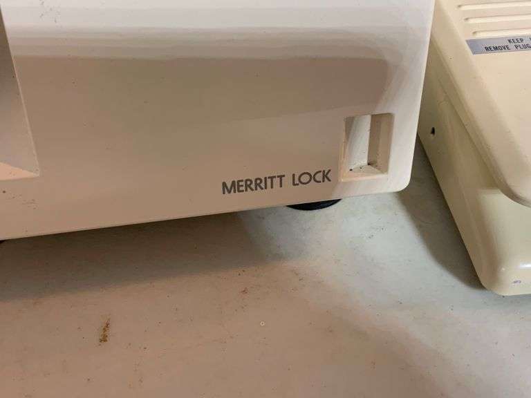 Singer Merritt Lock Serger Sewing Machine Model 14U344B with Foot Pedal ...