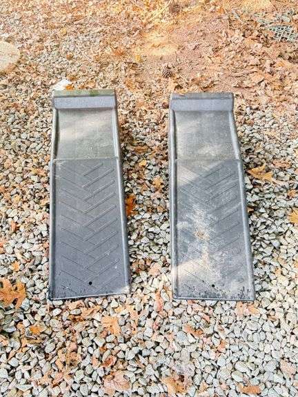 RhinoRamps Blitz Automotive Vehicle Ramps - Coastal Downsizing Auctions ...