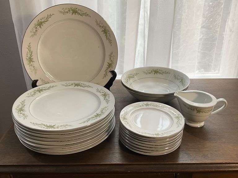 Ceramic Guild Fine China Dinnerware Set with Green Floral Pattern ...
