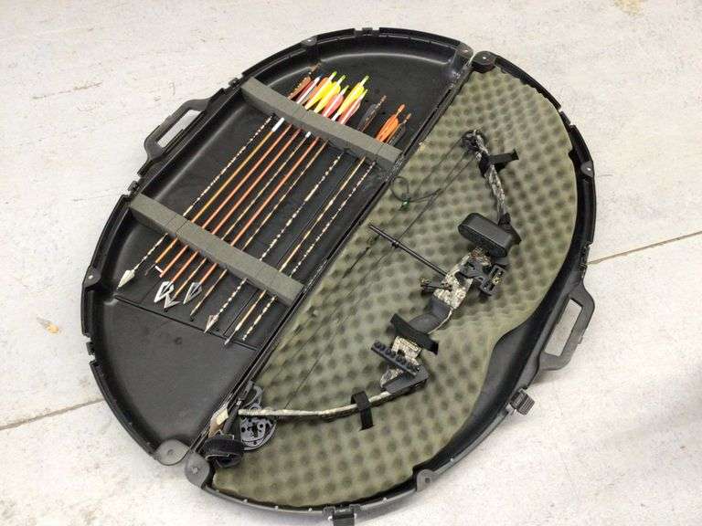 BOW, HARD CASE & ARROWS - Currie Auction Service