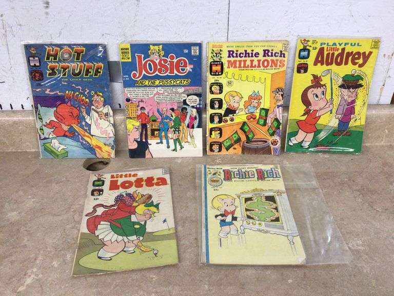 6 VINTAGE HARVEY AND ARCHIE COMIC BOOKS - Currie Auction Service