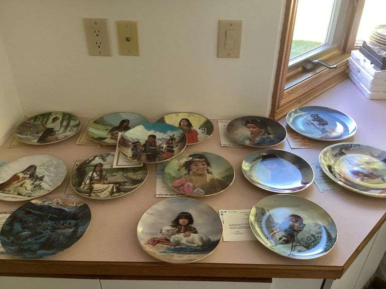 14 NATIVE AMERICAN COLLECTOR PLATES - Currie Auction Service
