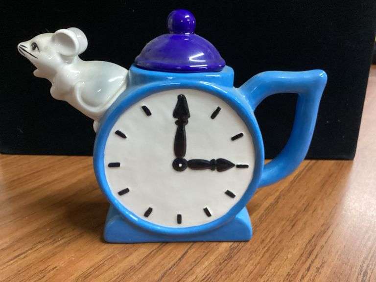 DANBURY MINT "POTS OF FUN" MOUSE CLOCK TEAPOT - Currie Auction Service