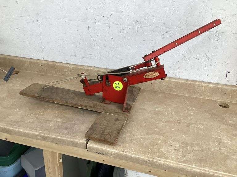 RED DEVIL MODEL A TARGET THROWER - Currie Auction Service