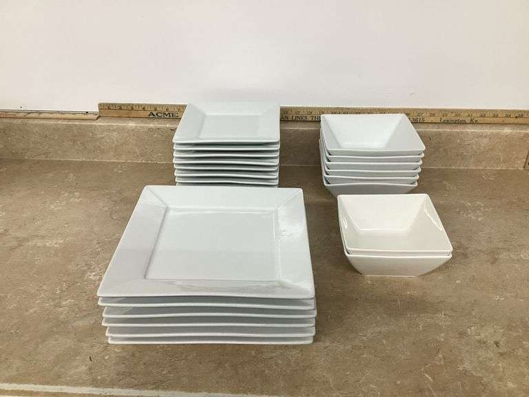 EVERYDAY WHITE PORCELAIN BY FITZ AND FLOYD DINNERWARE - Currie Auction ...
