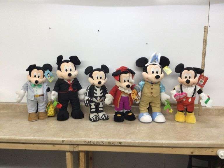 6 LARGE STAND UP STUFFED HOLIDAY MICKEY MOUSE FIGURES - Currie Auction ...