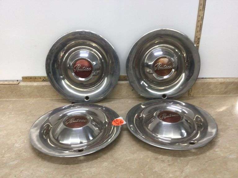 SET OF 4 VINTAGE PONTIAC HUBCAPS - Currie Auction Service