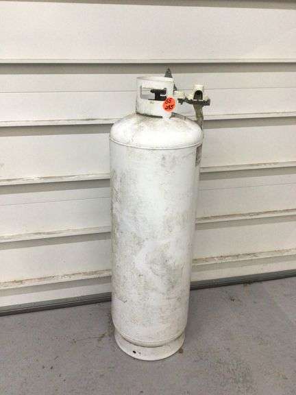 100LB PROPANE CYLINDER(HAS GAS IN IT) - Currie Auction Service