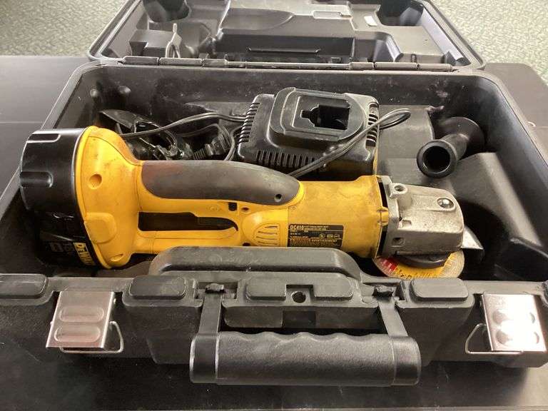 DEWALT 18V GRINDER WITH BATTERY AND CHARGER IN CASE - Currie Auction ...