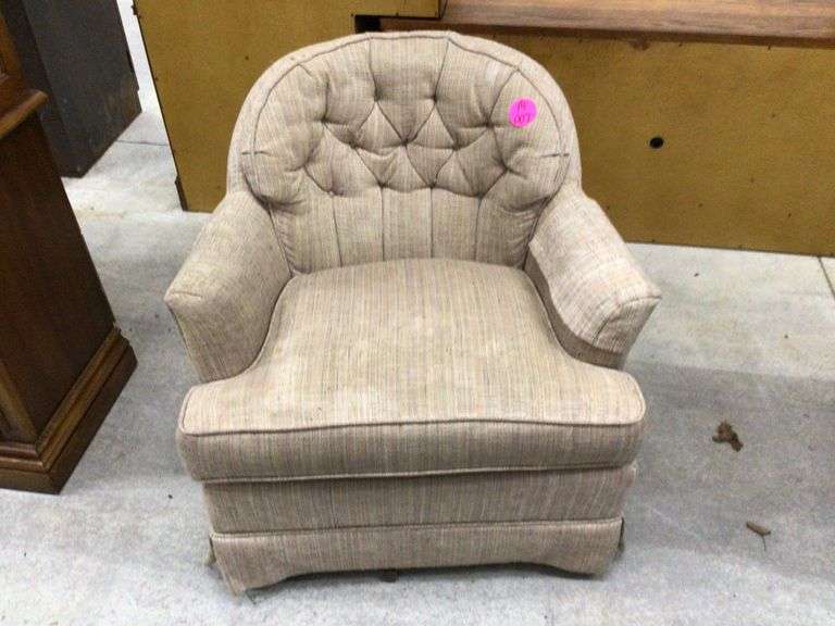 SMALL DREXEL HERITAGE ROCKING SWIVEL CHAIR - Currie Auction Service