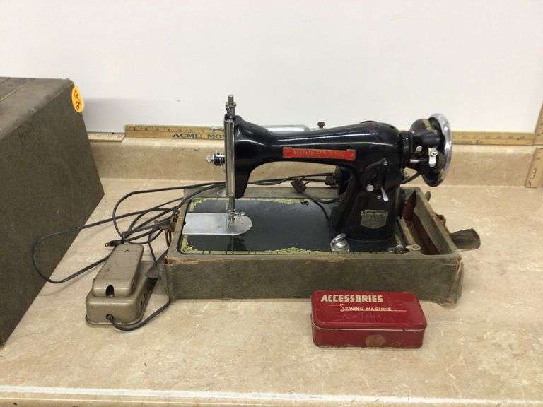 VINTAGE MODERNAGE SEWING MACHINE W/CASE(WORKS) - Currie Auction Service