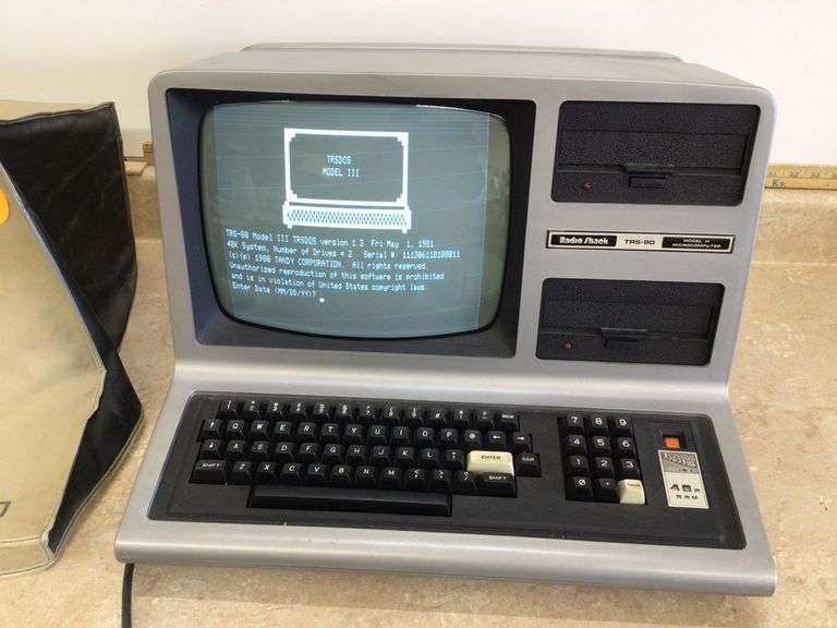 VINTAGE RADIO SHACK TRS80 COMPUTER(POWERS ON) - Currie Auction Service
