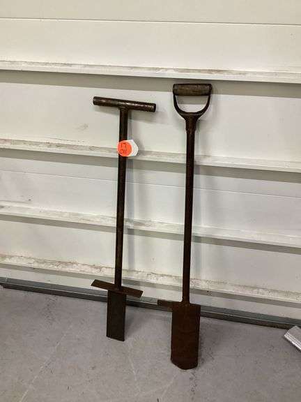 2 HEAVY DUTY TREE PLANTING SPADES - Currie Auction Service