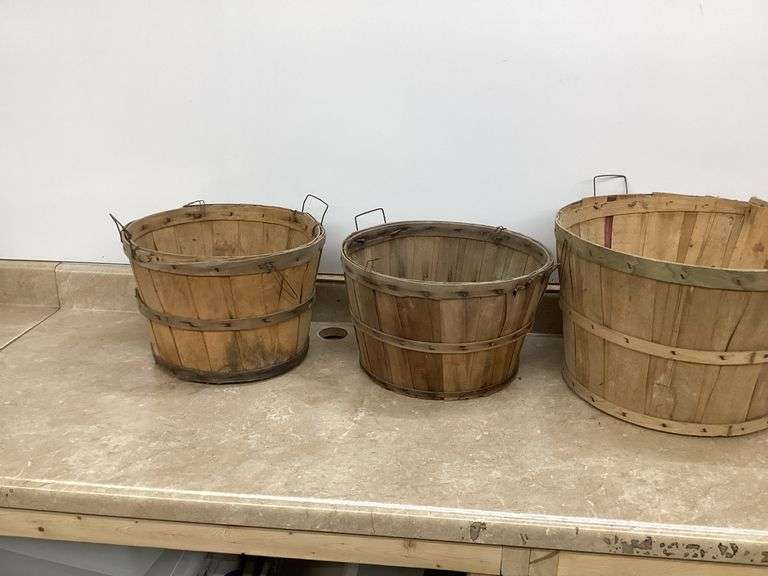 MISC FRUIT BASKETS - Currie Auction Service