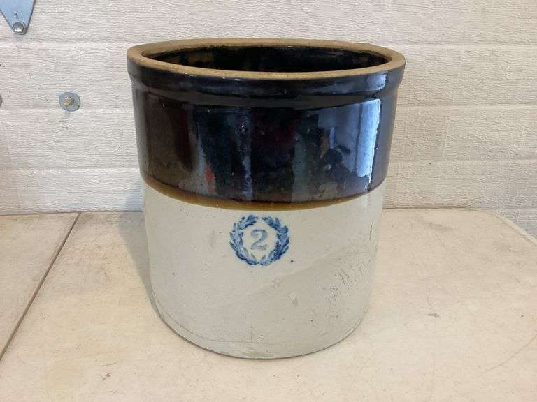 2-TONED CROCK - Currie Auction Service