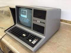 VINTAGE RADIO SHACK TRS80 COMPUTER(POWERS ON) - Currie Auction Service