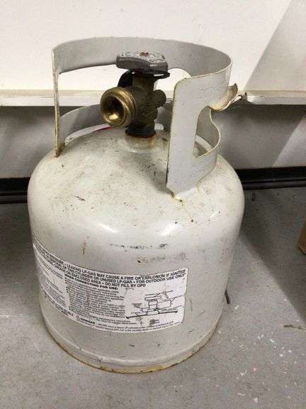 12lb PROPANE TANK AND BUCKET WITH HAND TOOLS - Currie Auction Service