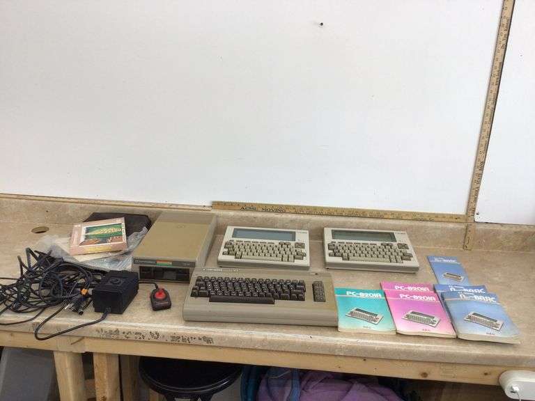 VINTAGE COMMODORE GAMING SYSTEM AND MISC COMPUTER PARTS - Currie ...