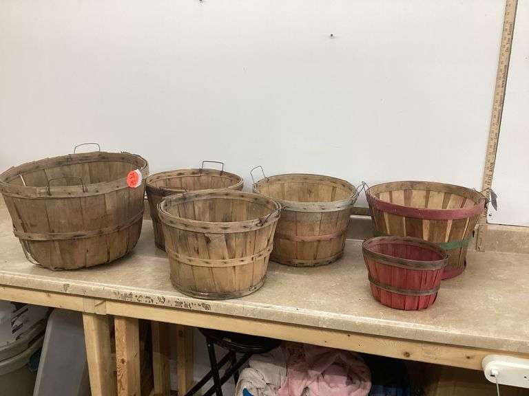 MISC APPLE FRUIT BASKETS - Currie Auction Service