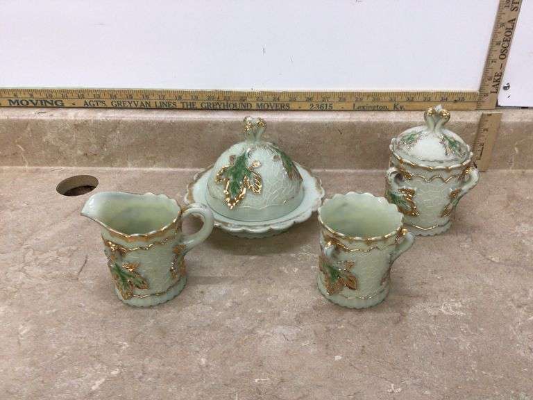 ANTIQUE UV NORTHWOOD MAPLE LEAF 4 PIECE SET - Currie Auction Service