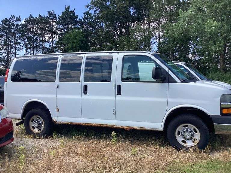 2007 CHEVY EXPRESS CARGO VAN - Currie Auction Service