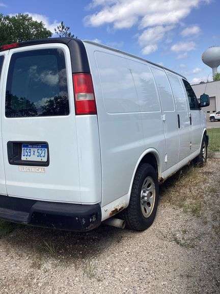 2007 CHEVY EXPRESS CARGO VAN - Currie Auction Service