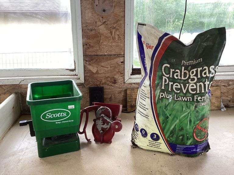 HAND SEEDER, BABY DUSTER AND BAG OF CRABGRASS PREVENTER - Currie ...