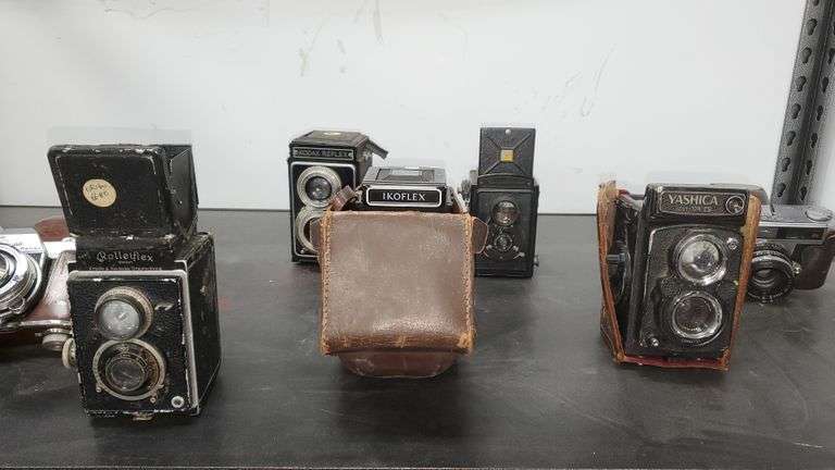 Lot Vintage Antique Cameras - Dixon's Auction at Crumpton