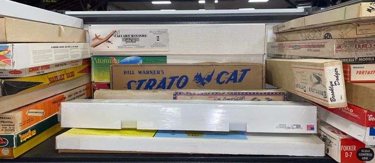 Lot Generous Lot of Airplane Models in Boxes - Dixon's Auction at Crumpton