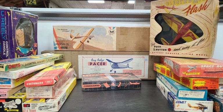 Lot (21) Vintage Airplane Models - Dixon's Auction at Crumpton