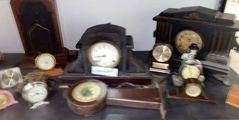 Lot Vintage / Antique Clocks - Dixon's Auction at Crumpton